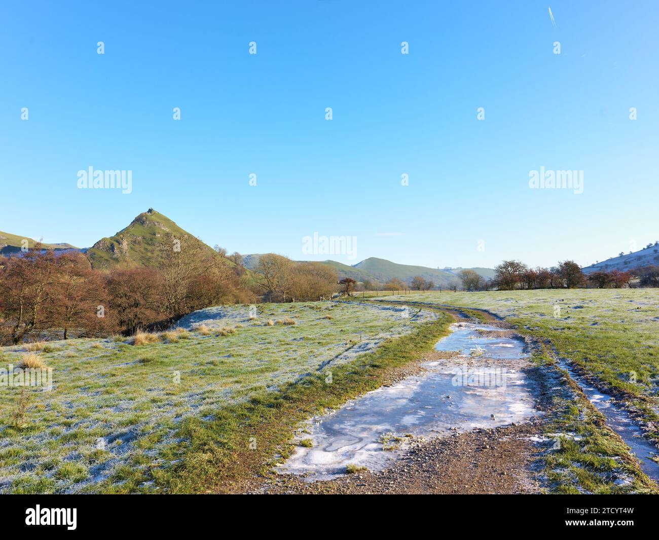 Frosty, frozen path pointing to Parkhouse Hill, Peak District national ...