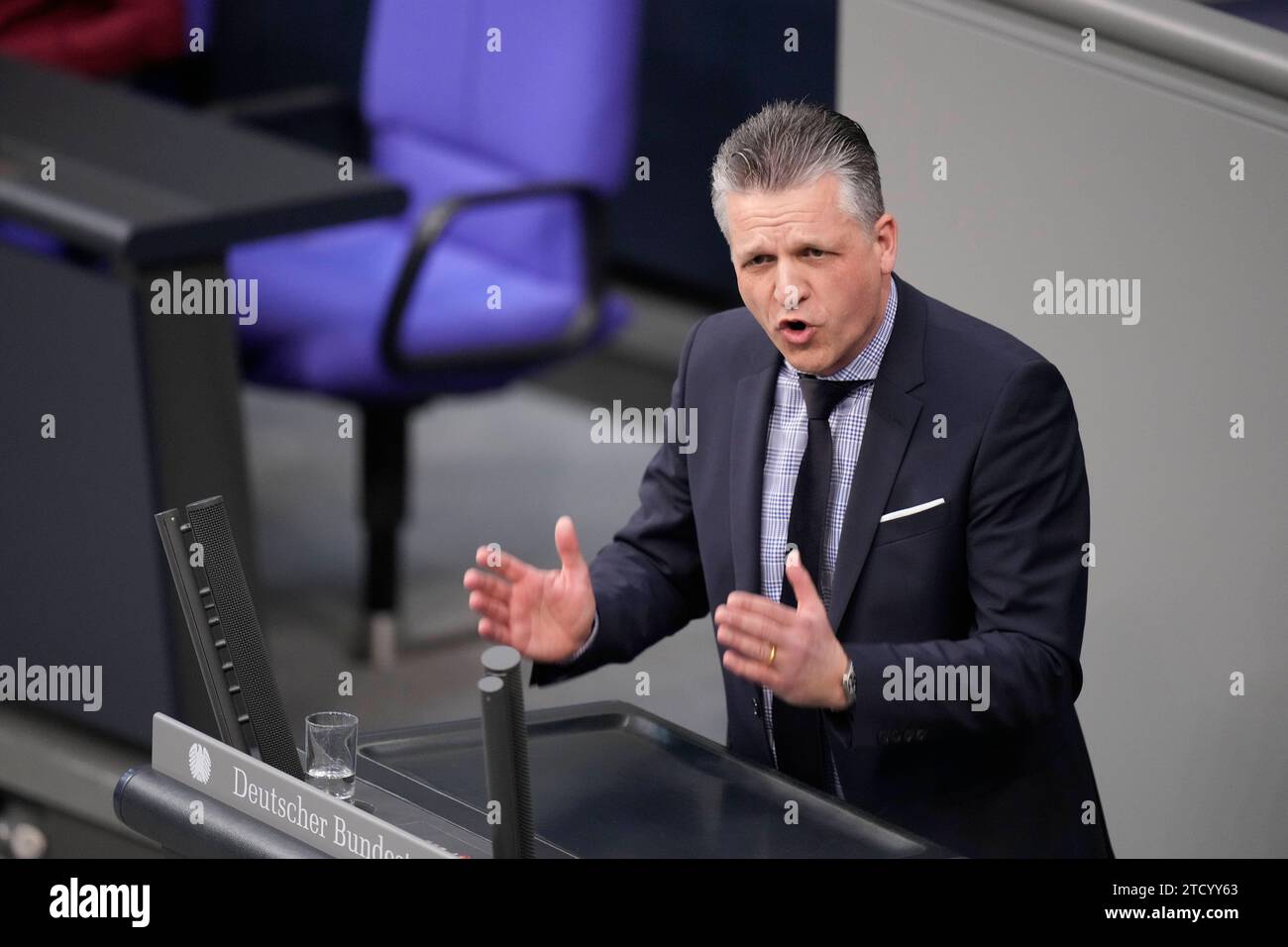 Thorsten Frei CDU sehr energisch mit kraftvoller Geste im Portrait bei ...