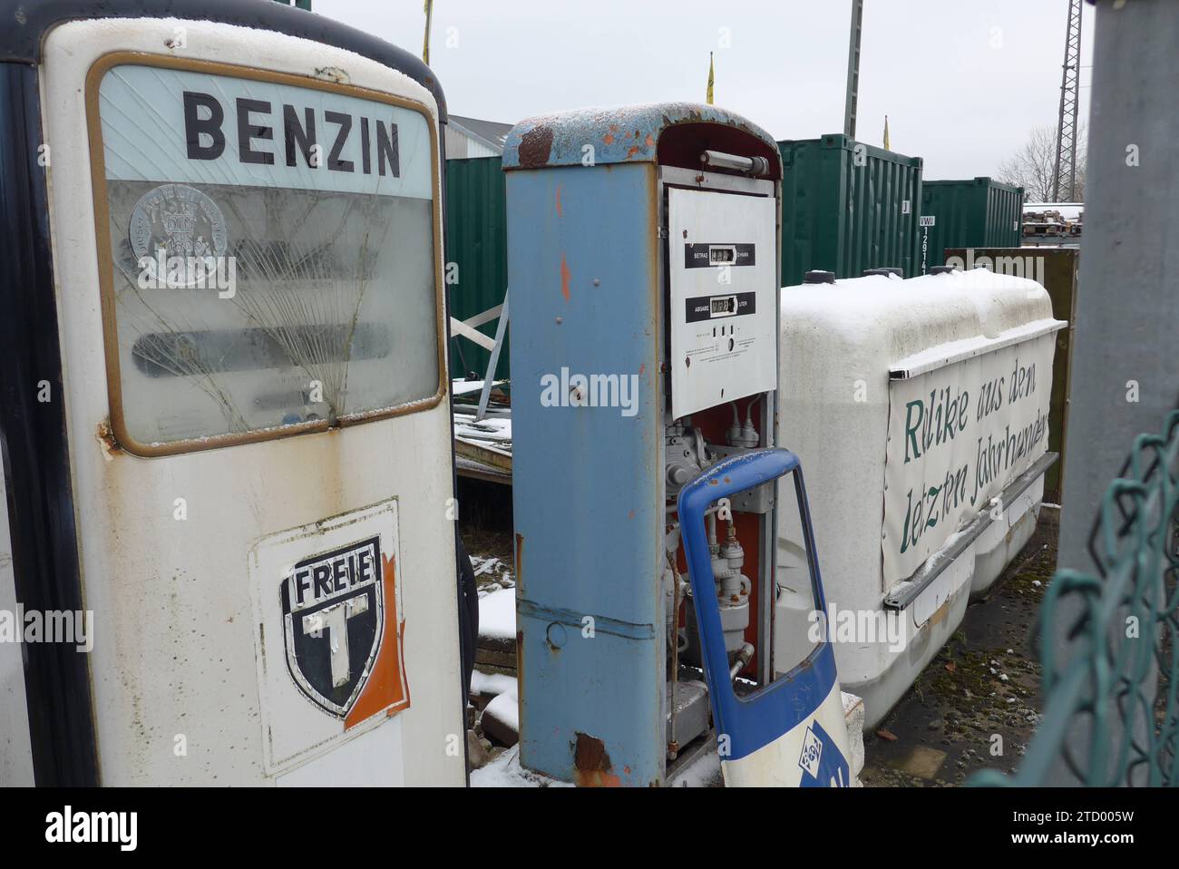 Kraftstoff sammeln hi-res stock photography and images - Alamy