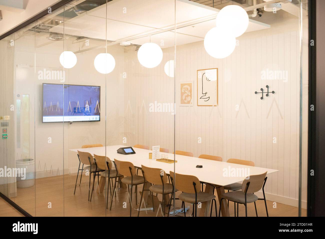 Modern bright and empty meeting room and offices Stock Photo - Alamy