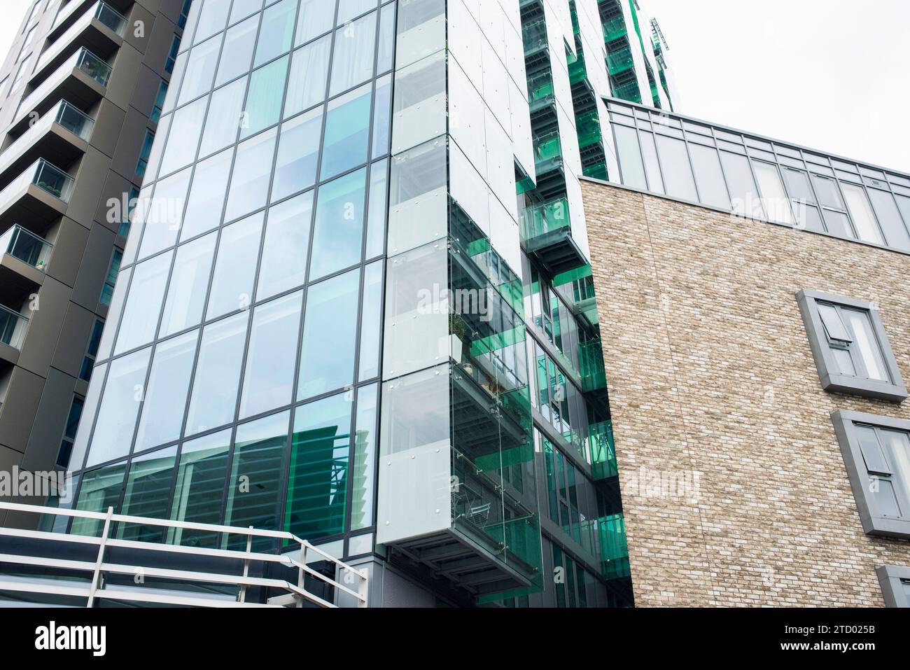 Photos of aspects of buildings and architecture in Shorehditch, Old ...