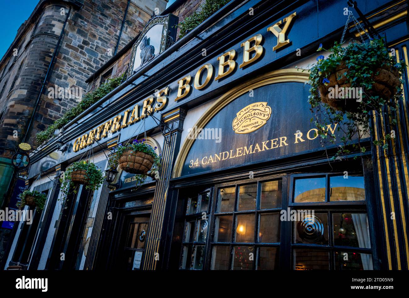 Exterior of the Greyfriars Bobby Pub in Candlemaker Row, Edinburgh ...