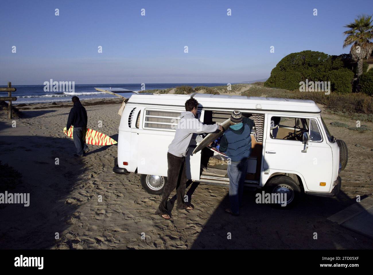 Vw bus beach surf hi-res stock photography and images - Alamy