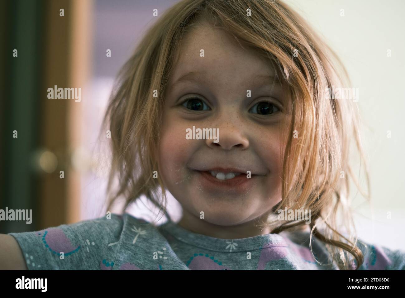 Happy child smiling directly at camera Stock Photo - Alamy