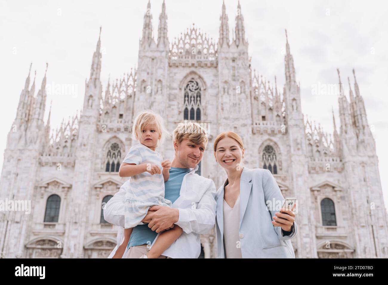 Happy family with a child on the background of the Duomo in Milan Stock ...