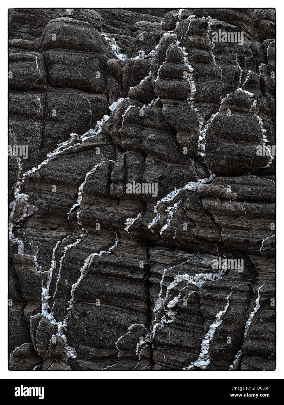 Rocks with quartz on the beach, Praia da Amoreira beach, Aljezur Stock ...