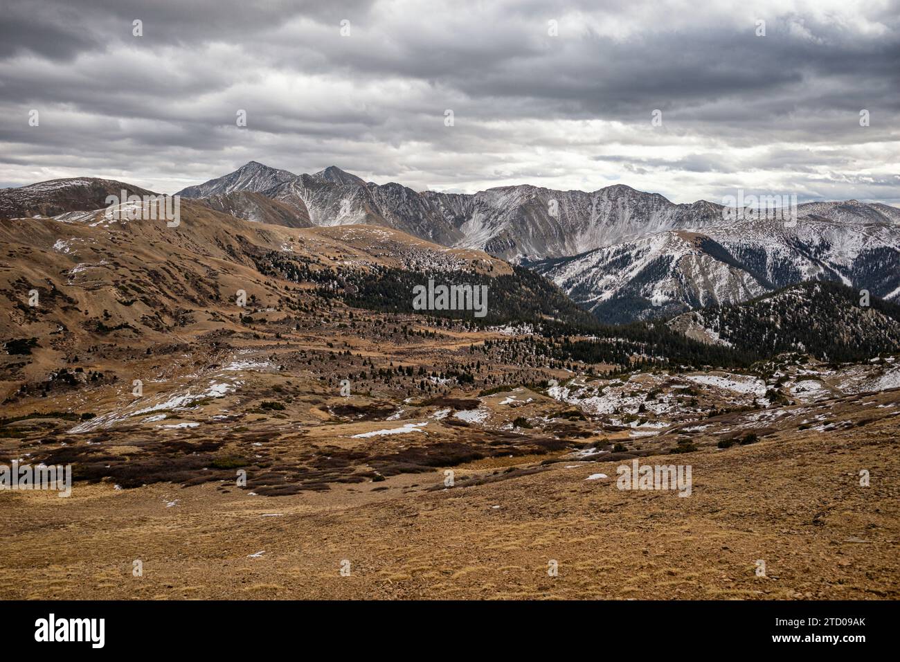 Clouds pass over mountains hi-res stock photography and images - Alamy