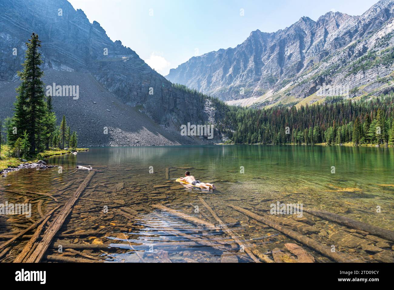 Lake louise trail hi-res stock photography and images - Alamy
