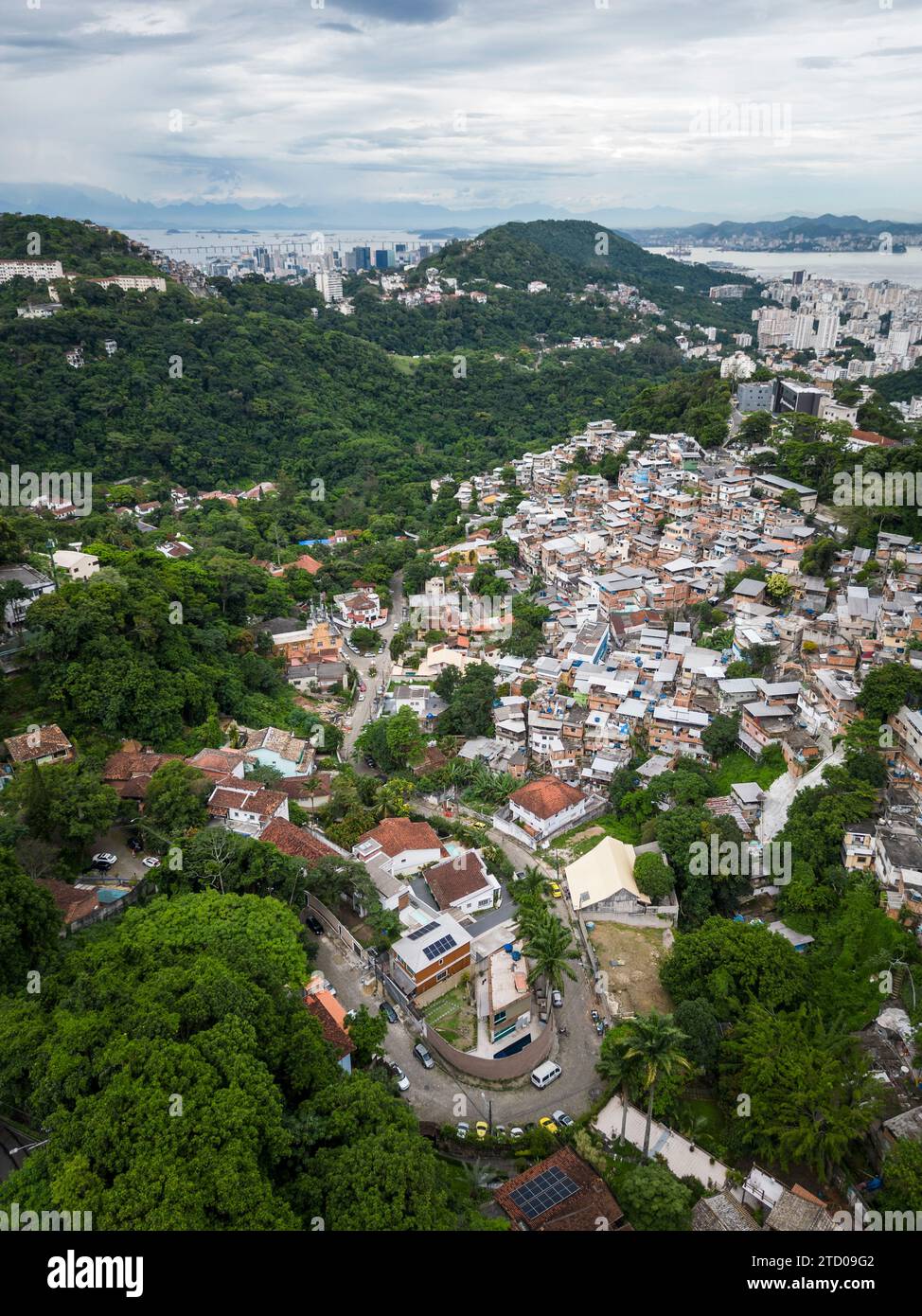 Favela dos guararapes hi-res stock photography and images - Alamy