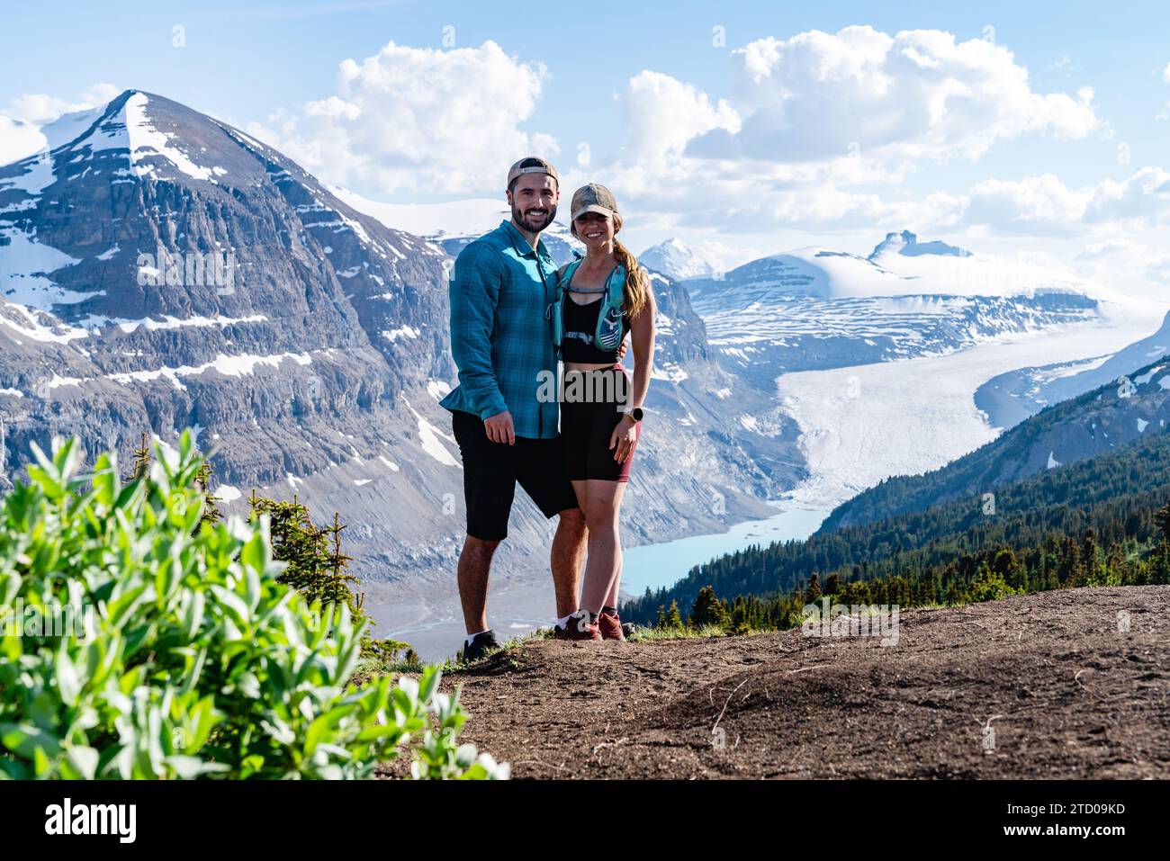 Couple At Peak Of Parker Ridge Hike Stock Photo - Alamy