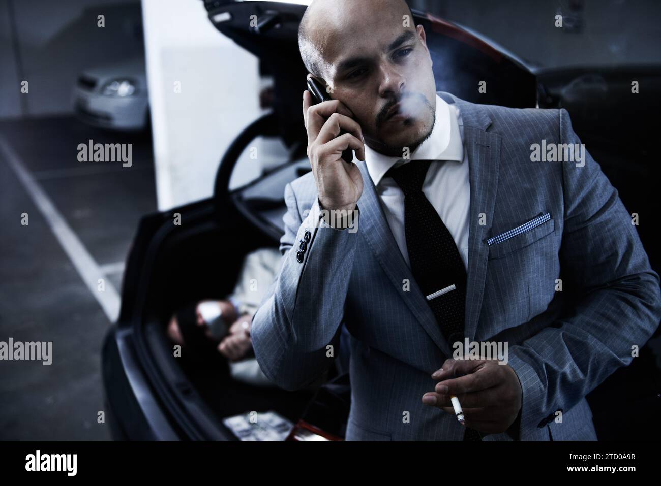 Phone call, mafia and man with hostage in trunk for negotiation ...