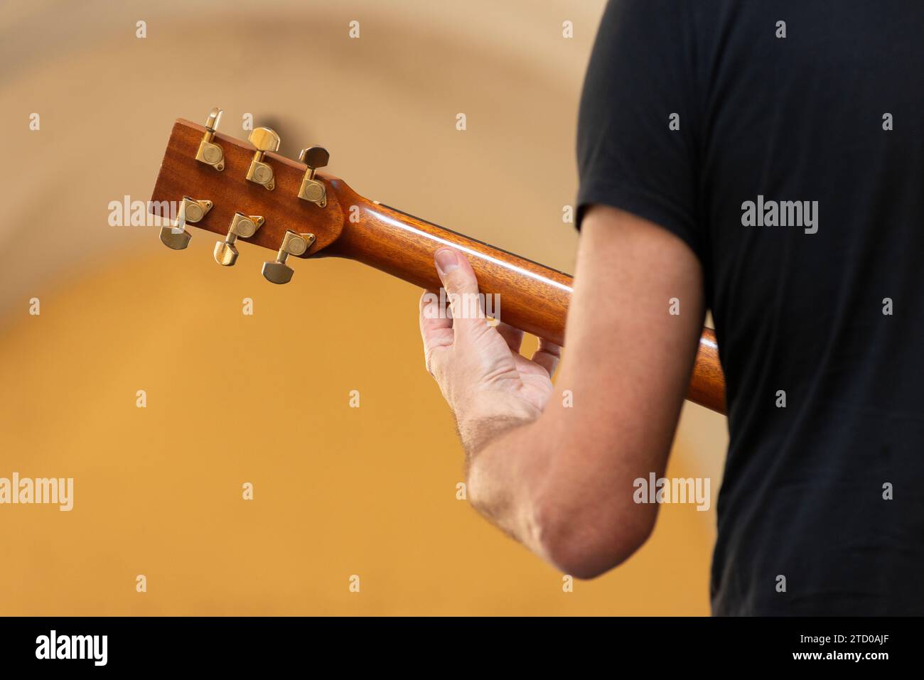 Close up man guitarist performing hi-res stock photography and images ...
