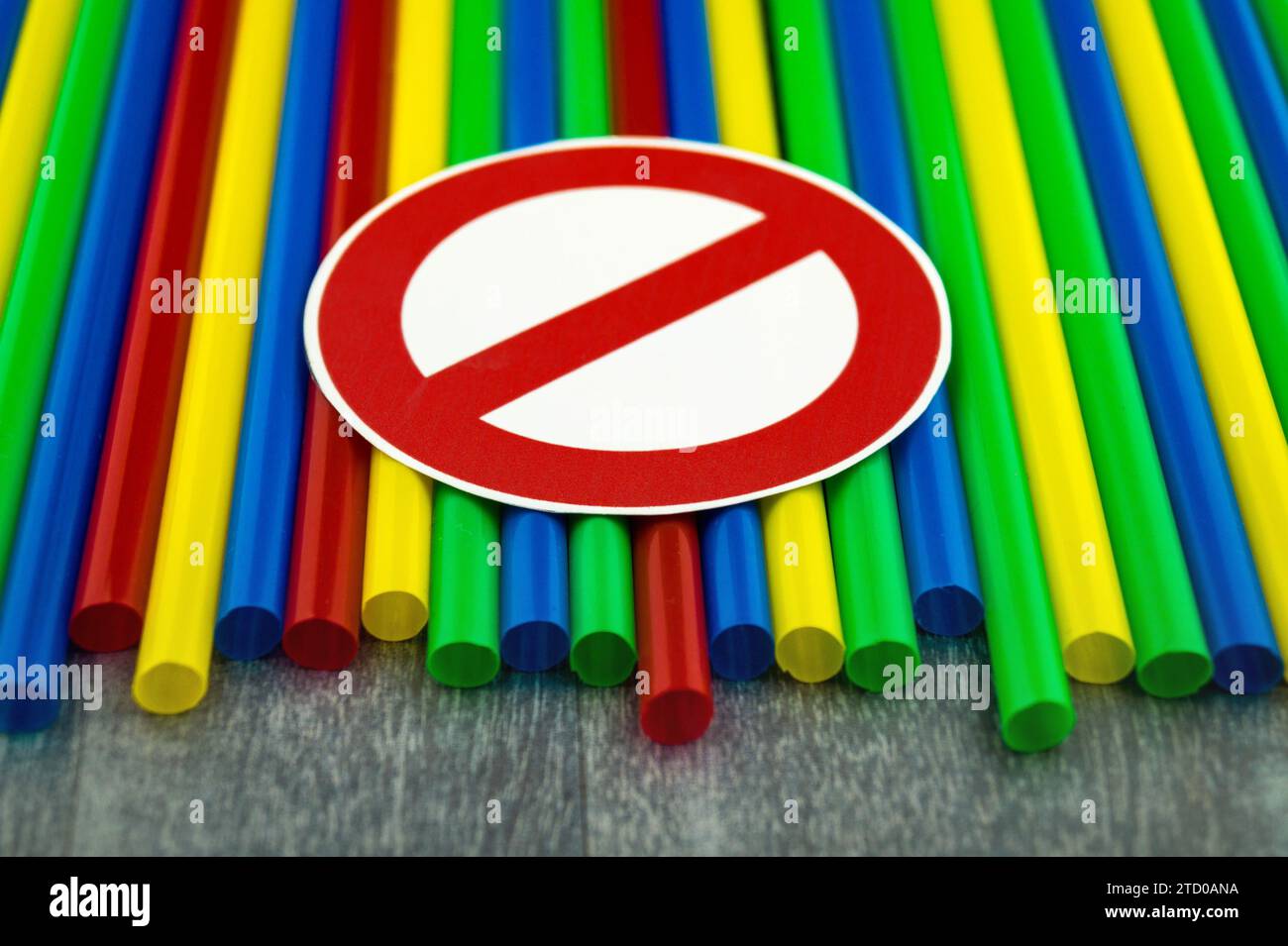 Plastic straws with prohibition sign, ban on plastic Stock Photo - Alamy