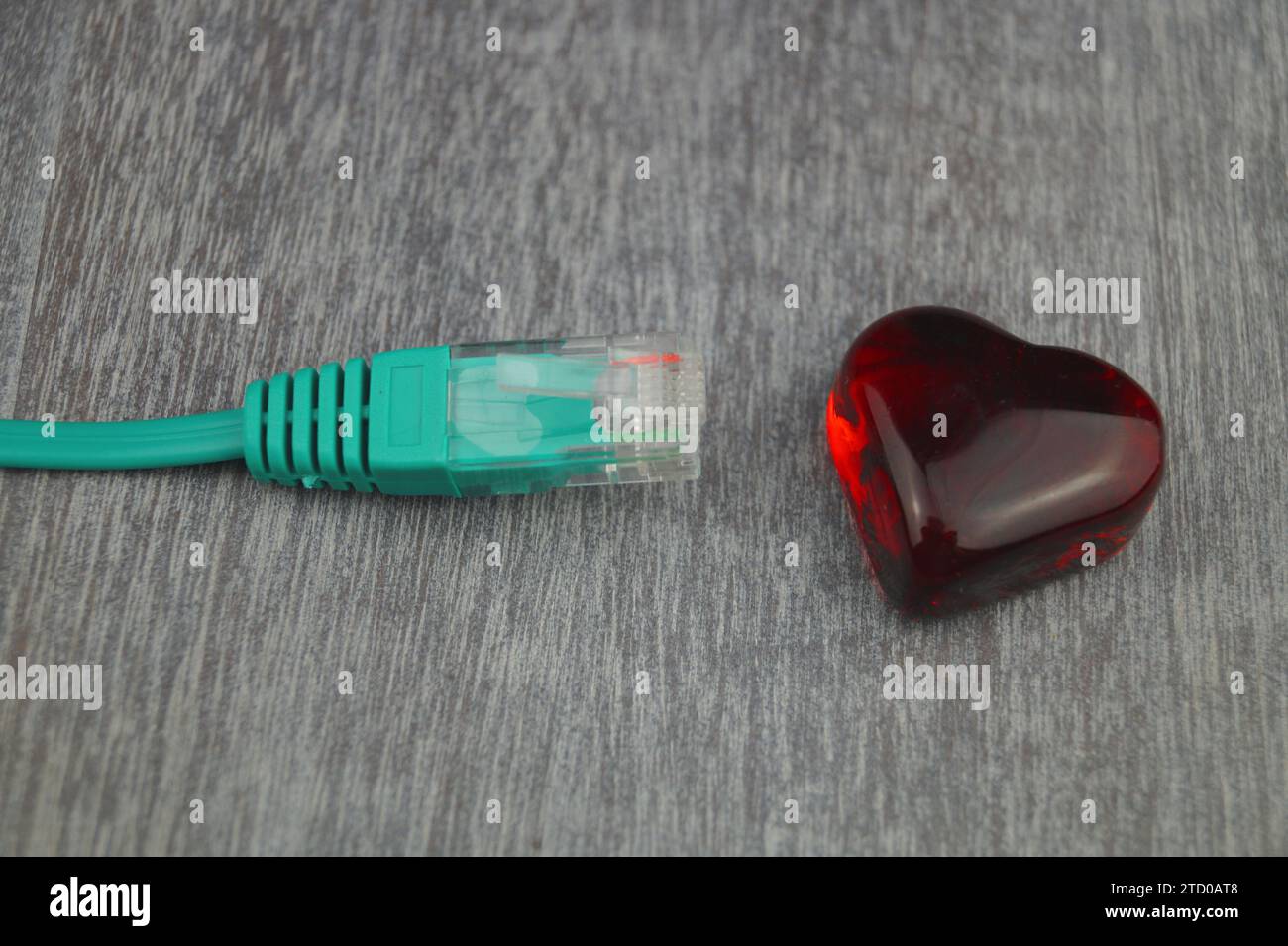 Heart with green internet cable, symbolic image of love online Stock ...