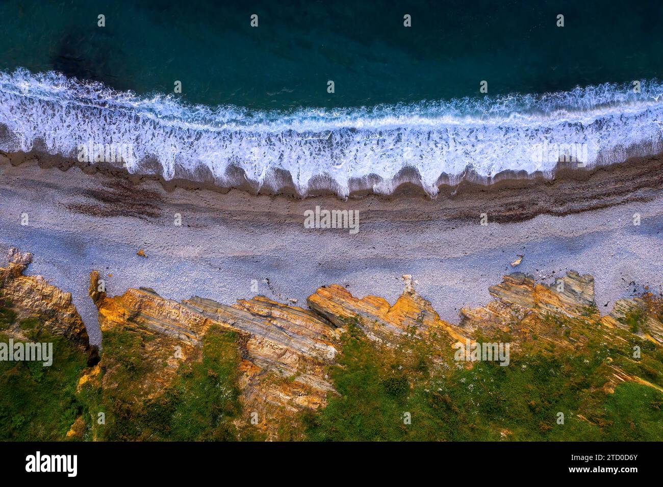 Pebbled beach overhead view hi-res stock photography and images - Alamy