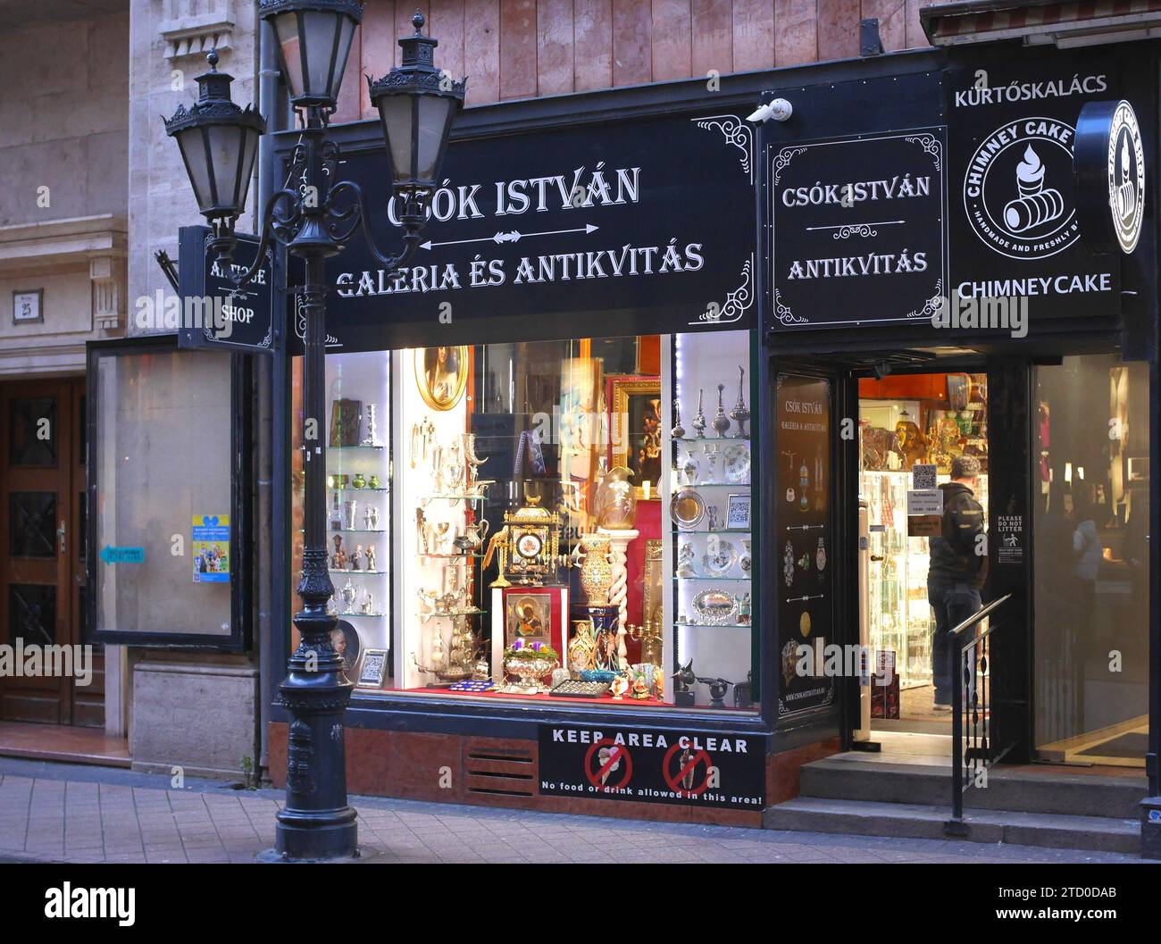 Budapest antiques shop hi-res stock photography and images - Alamy