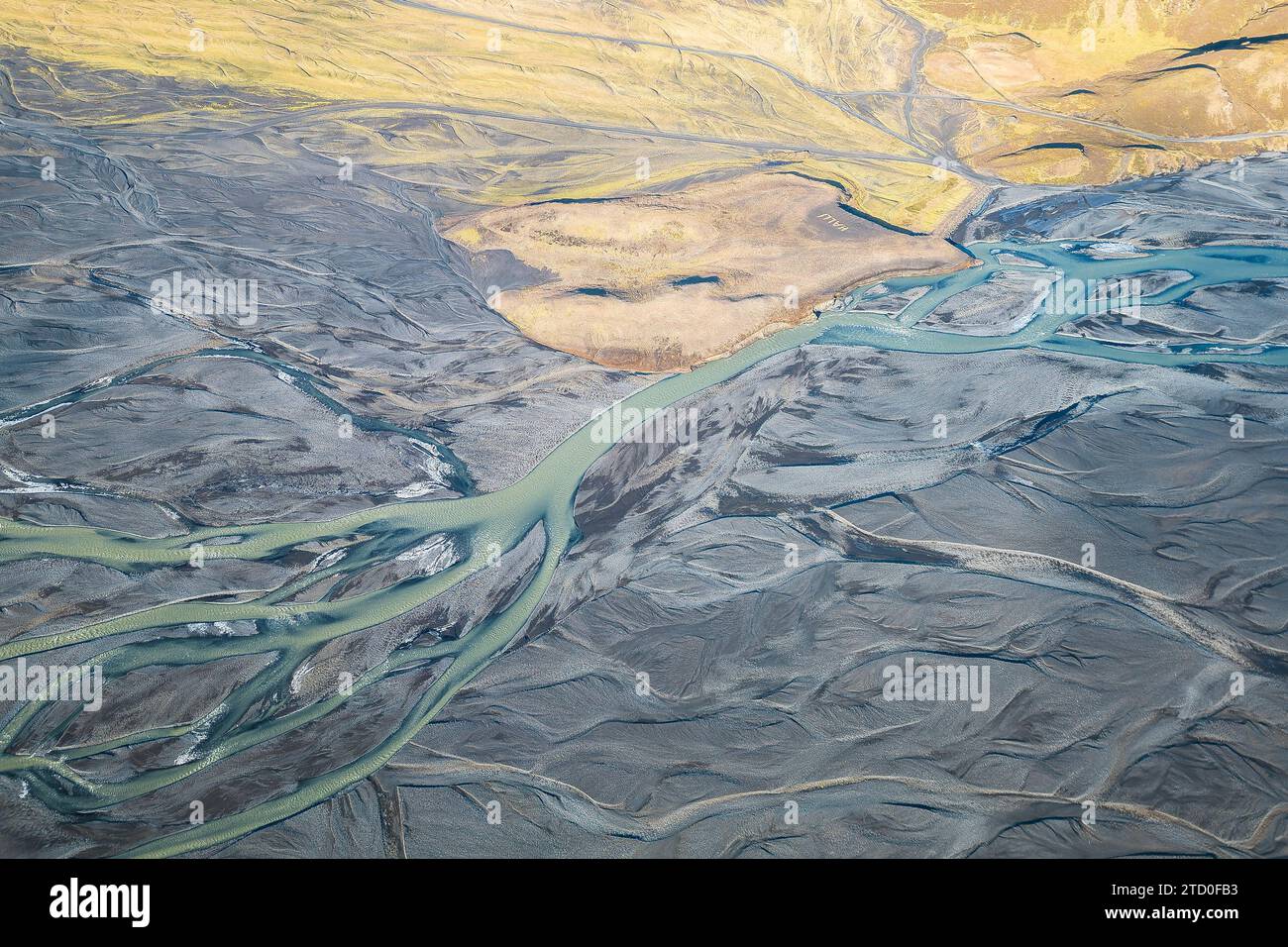 A bird's-eye view of an Icelandic Highlands river delta, displaying a ...