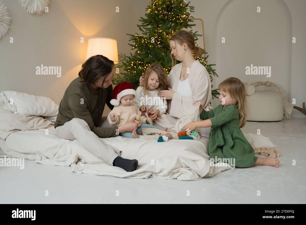 Intimate family hi-res stock photography and images - Alamy