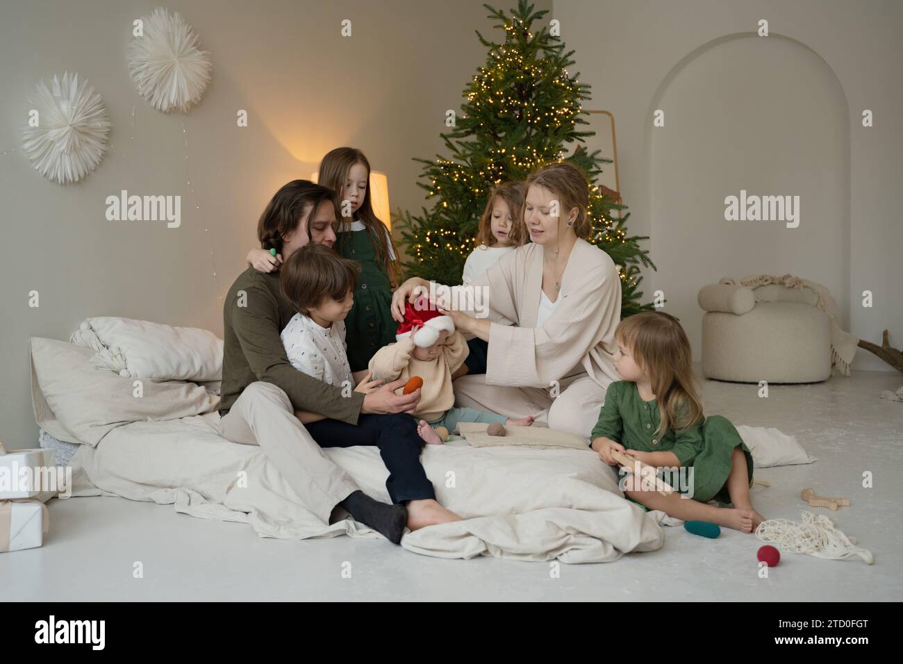 Intimate family hi-res stock photography and images - Alamy