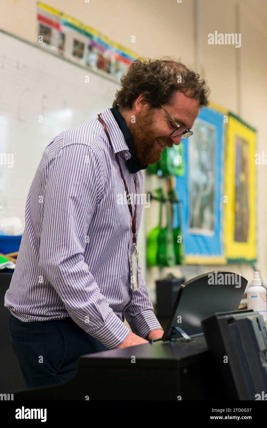 Students in a classroom learning how to play musical instruments Stock ...