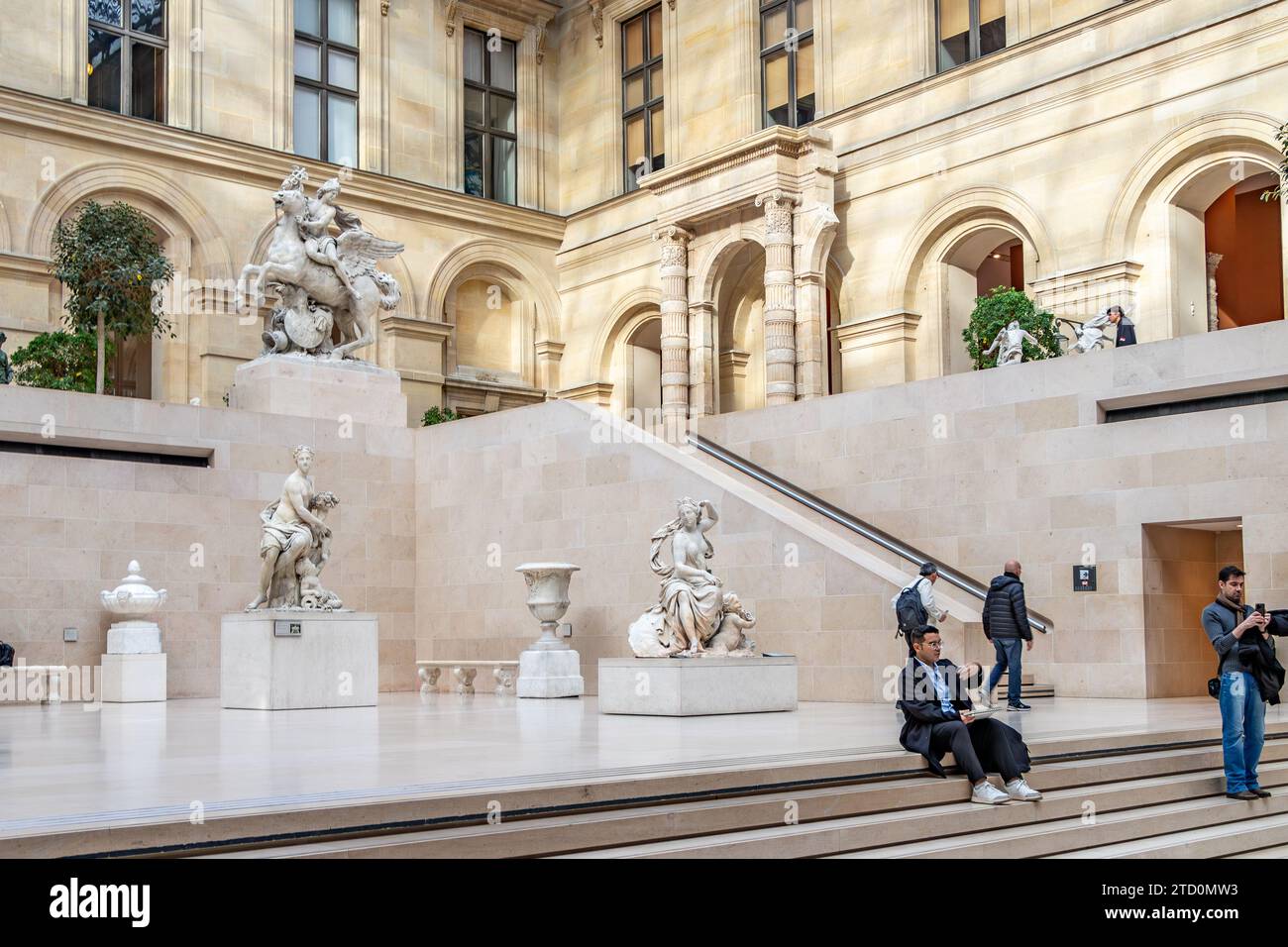 Louvre museum courtyard sculptures hi-res stock photography and images ...