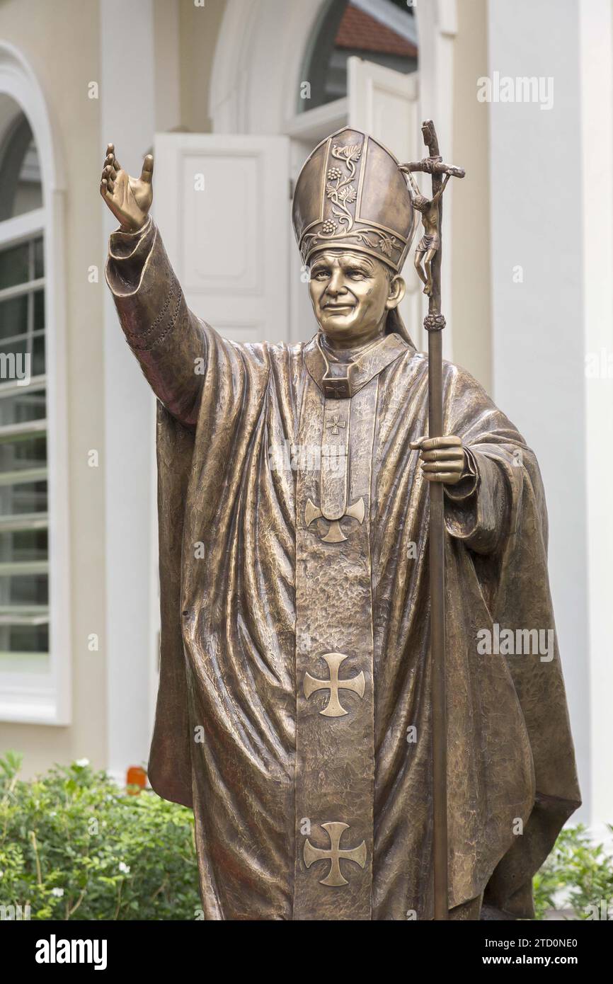 Sculpture of Pope John Paul II in Singapore Stock Photo - Alamy