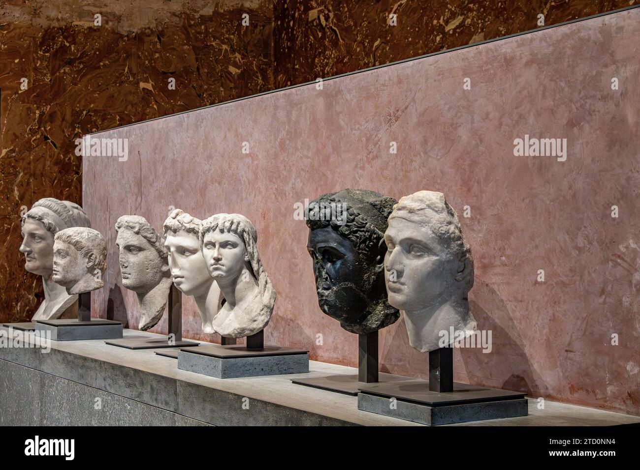 Paris louve statue hi-res stock photography and images - Alamy