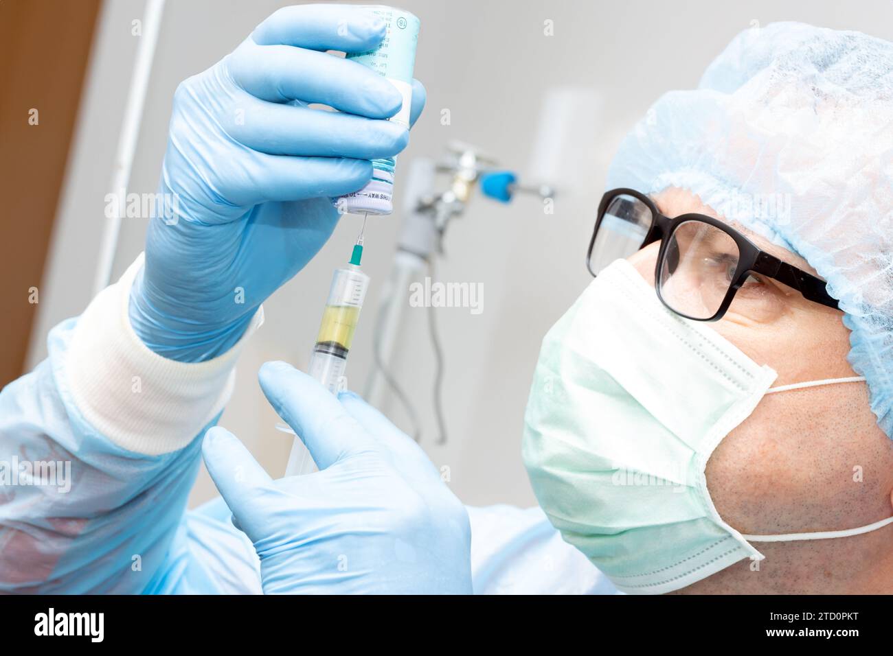 Injection bottle hi-res stock photography and images - Alamy