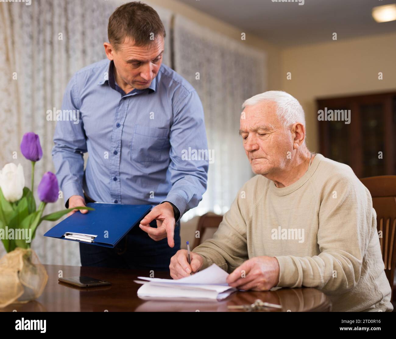 Man fill out documents hi-res stock photography and images - Alamy