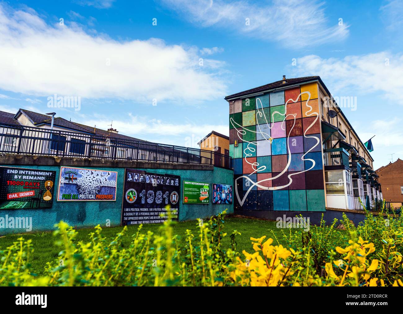 Peace Mural representing a dove painted by the Bogside Artists on ...