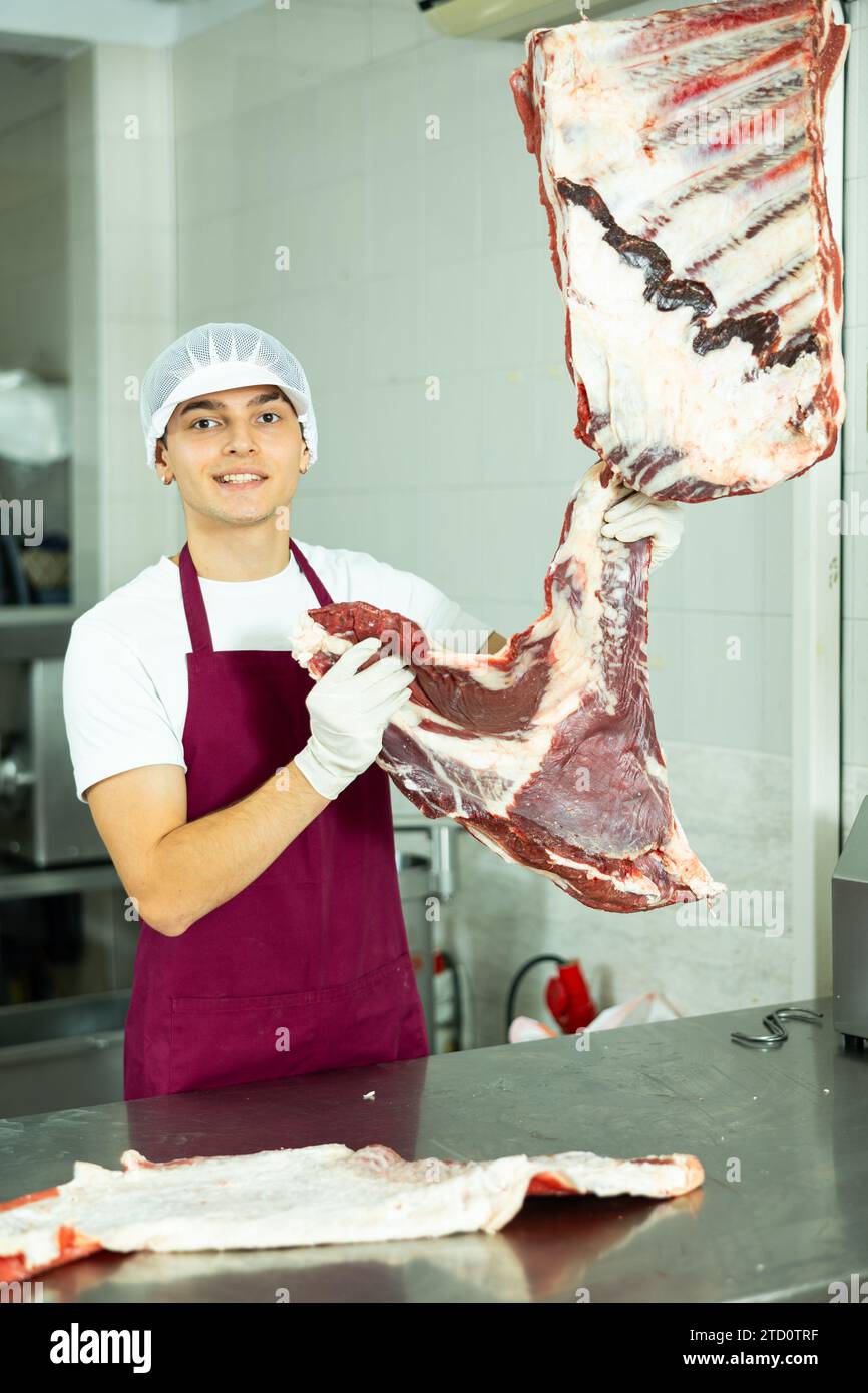 man behind counter prepares Stock Photo - Alamy