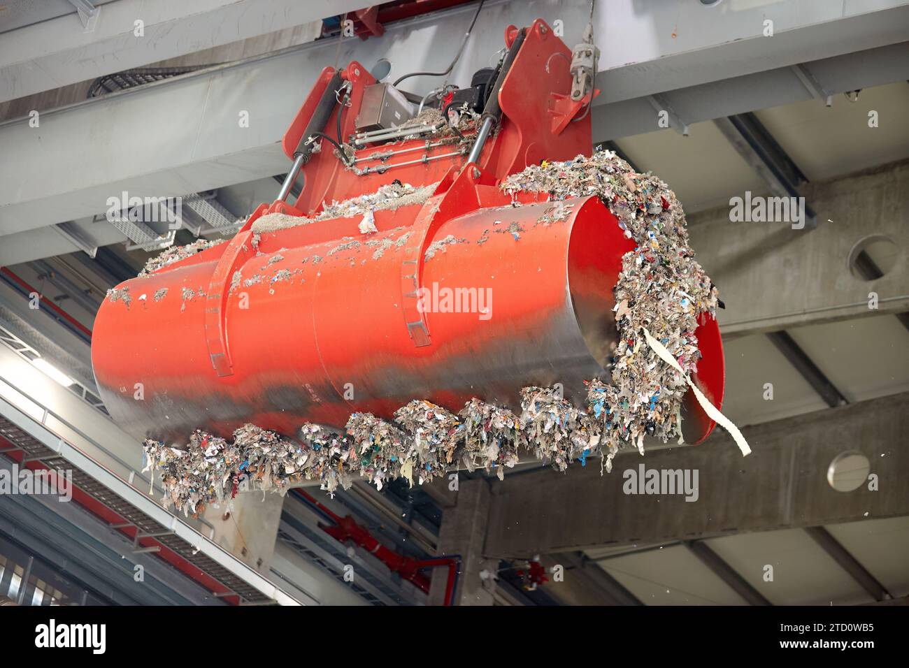 Detalied view of jaws of red grab. Handling and Transportation of fuel ...