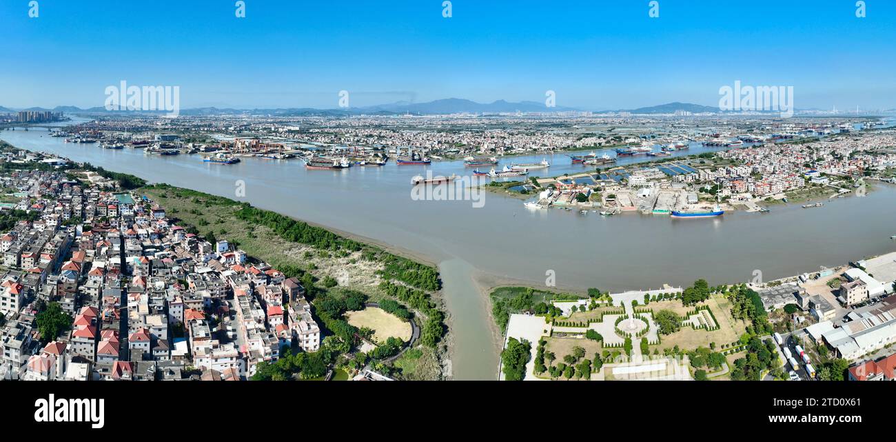 (231215) -- FUZHOU, Dec. 15, 2023 (Xinhua) -- This aerial photo taken ...