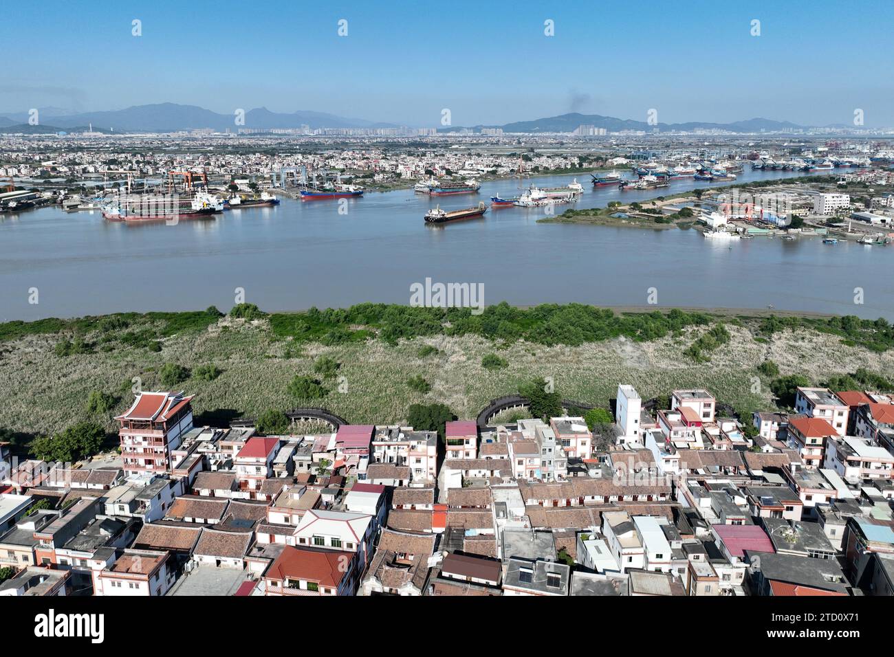 (231215) -- FUZHOU, Dec. 15, 2023 (Xinhua) -- This aerial photo taken ...