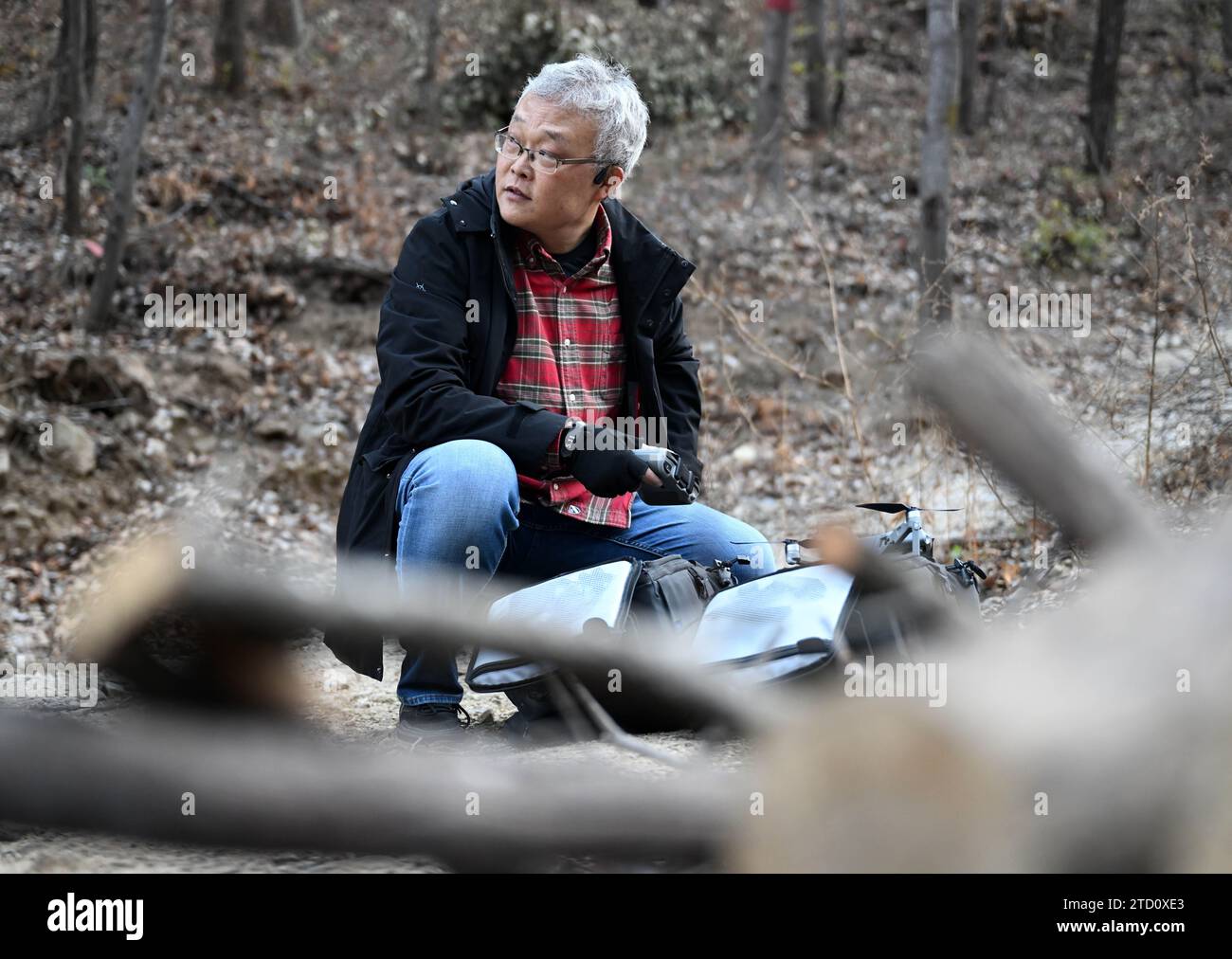 (231215) -- TIANJIN, Dec. 15, 2023 (Xinhua) -- Li Zhe prepares to fly a ...