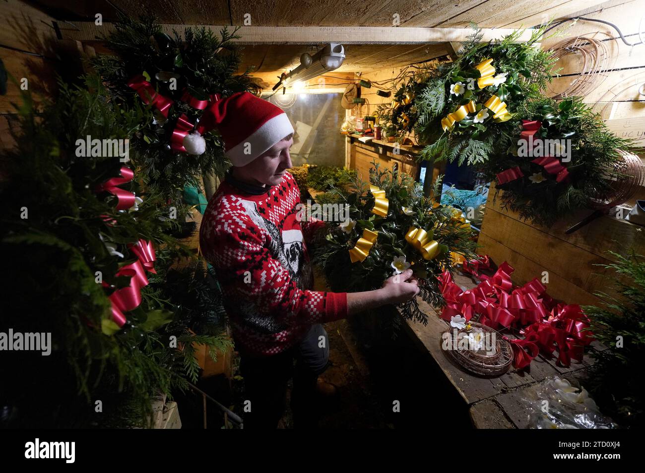 Stephen Roxburgh make Christmas wreaths at the Blair Drummond Smiddy ...
