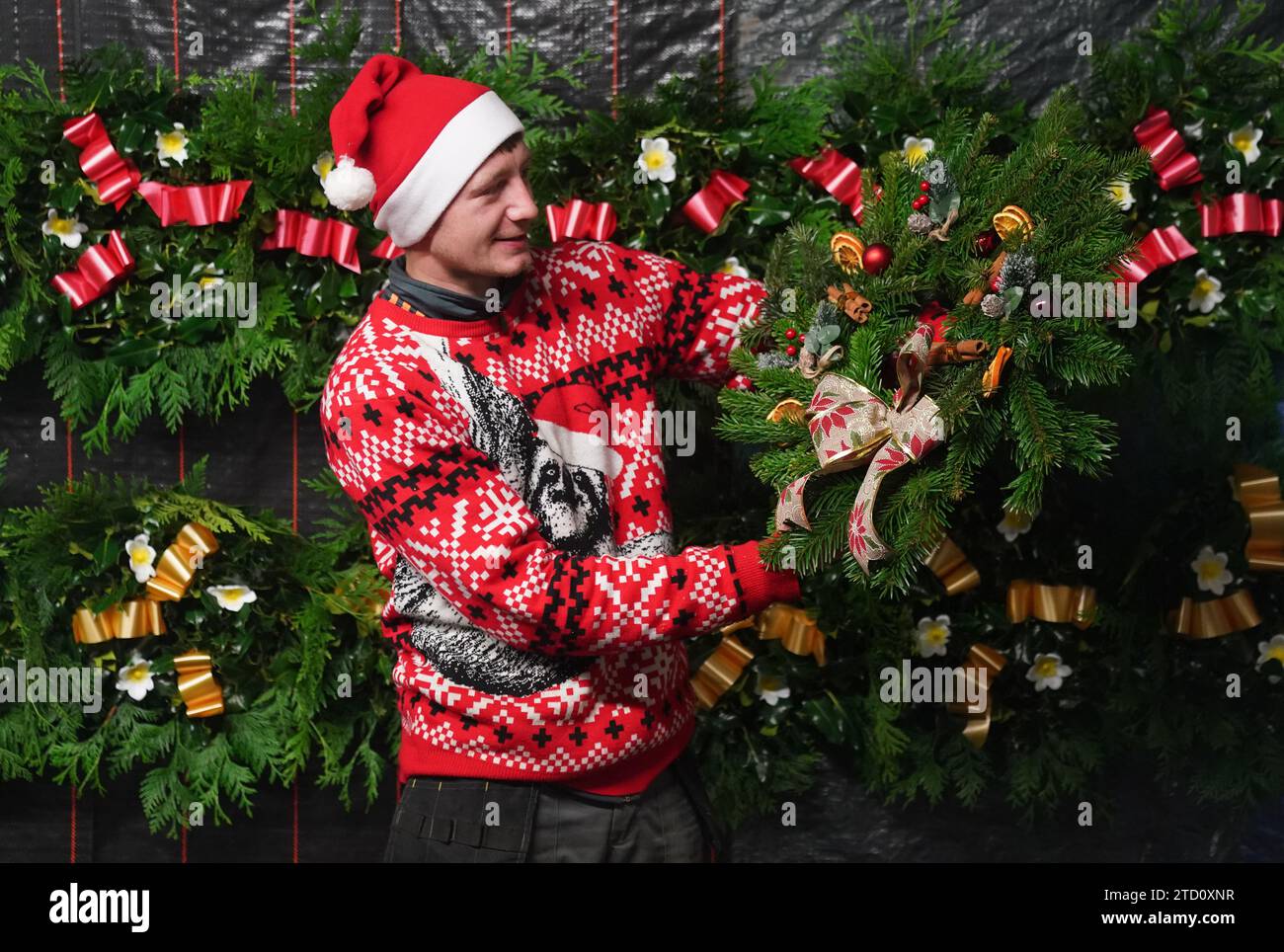 Stephen Roxburgh make Christmas wreaths at the Blair Drummond Smiddy ...