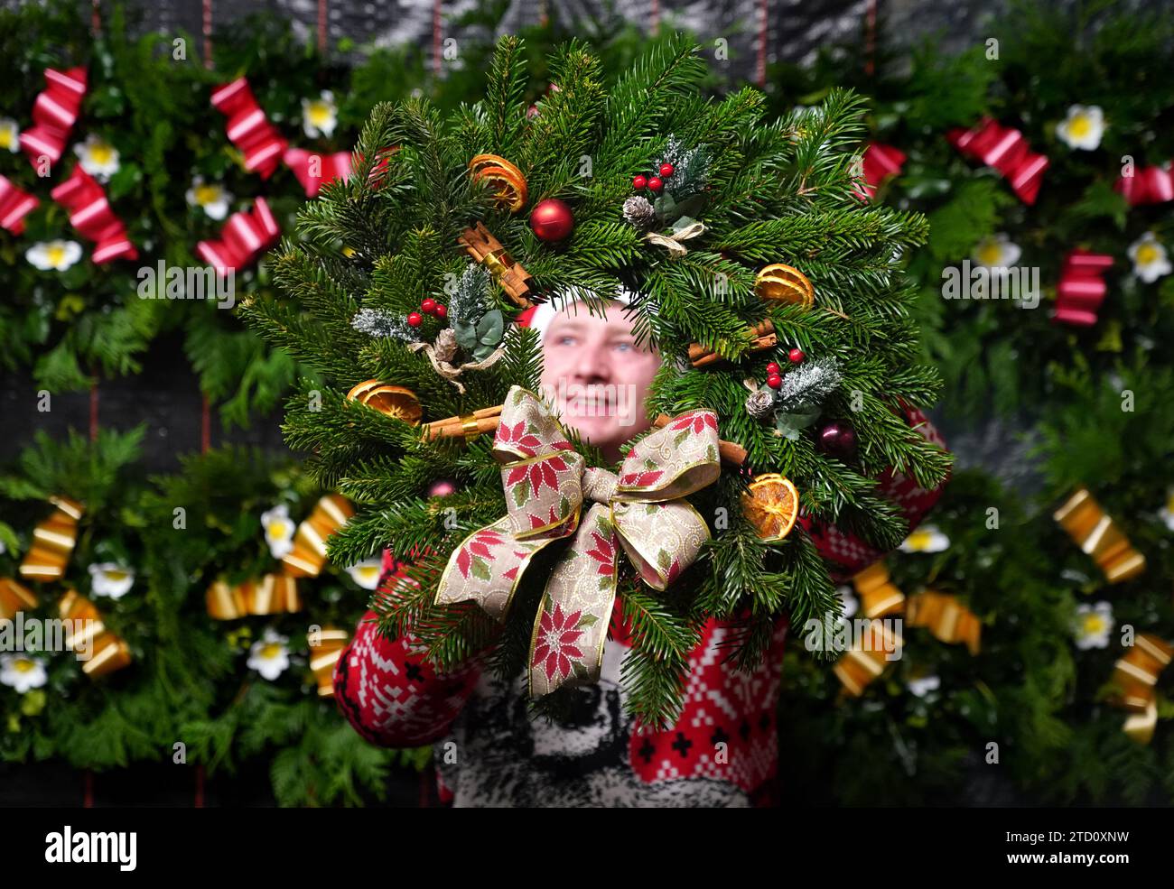 Stephen Roxburgh make Christmas wreaths at the Blair Drummond Smiddy ...