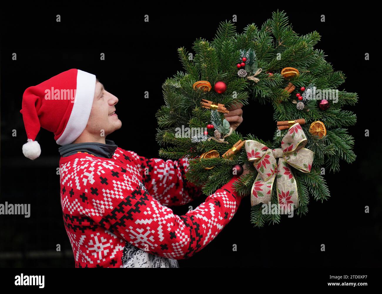 Stephen Roxburgh make Christmas wreaths at the Blair Drummond Smiddy ...