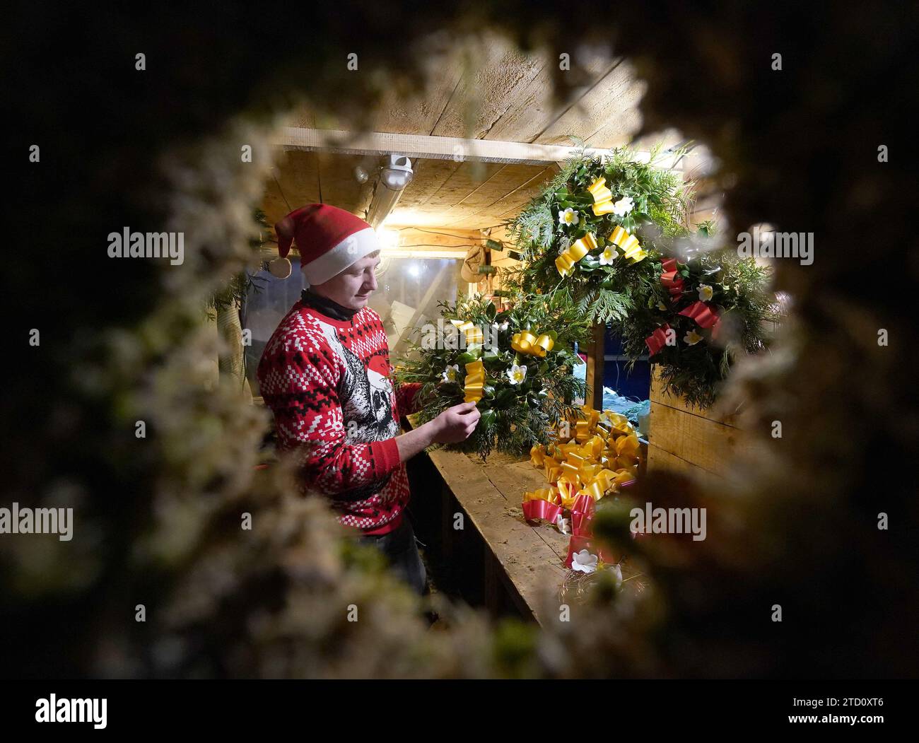 Stephen Roxburgh make Christmas wreaths at the Blair Drummond Smiddy ...