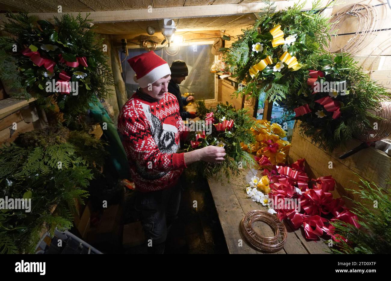 Stephen Roxburgh make Christmas wreaths at the Blair Drummond Smiddy ...