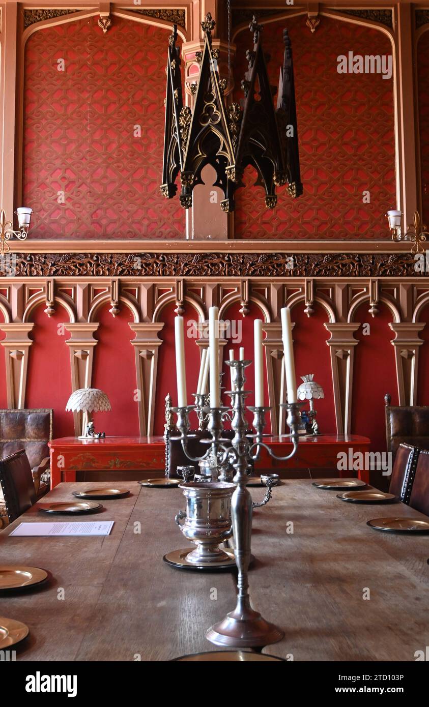 Medieval dining room hi-res stock photography and images - Alamy