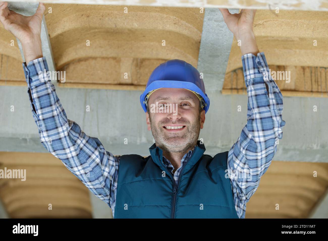 man installing drywall gypsum panels Stock Photo - Alamy