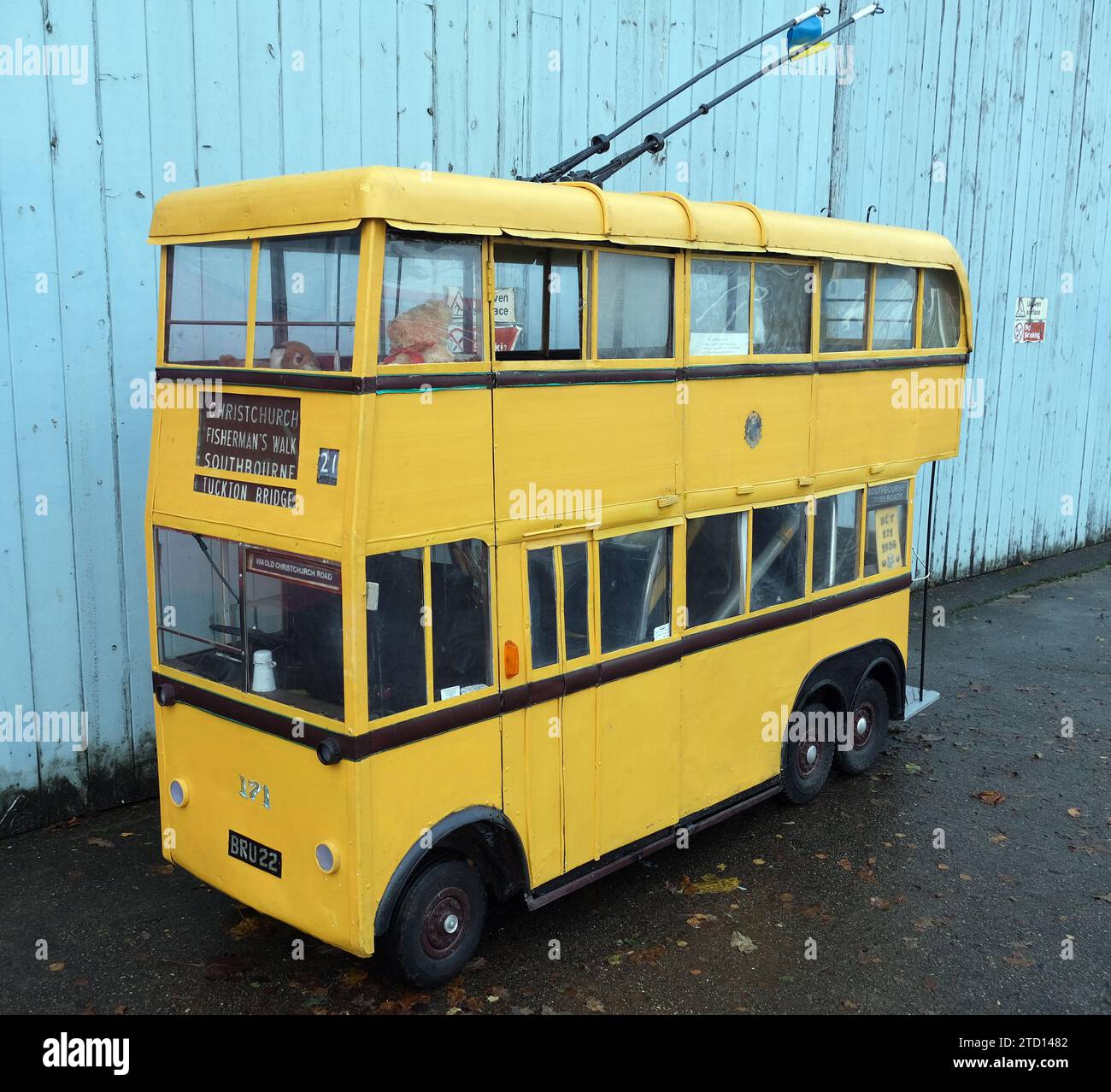 Bus uk engines hi-res stock photography and images - Alamy