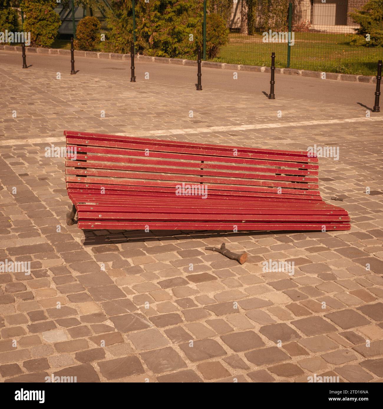 Broken bench hi-res stock photography and images - Alamy