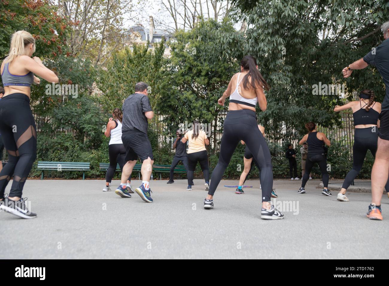 People excersicing in the Parc Monceau, Paris, France Stock Photo - Alamy