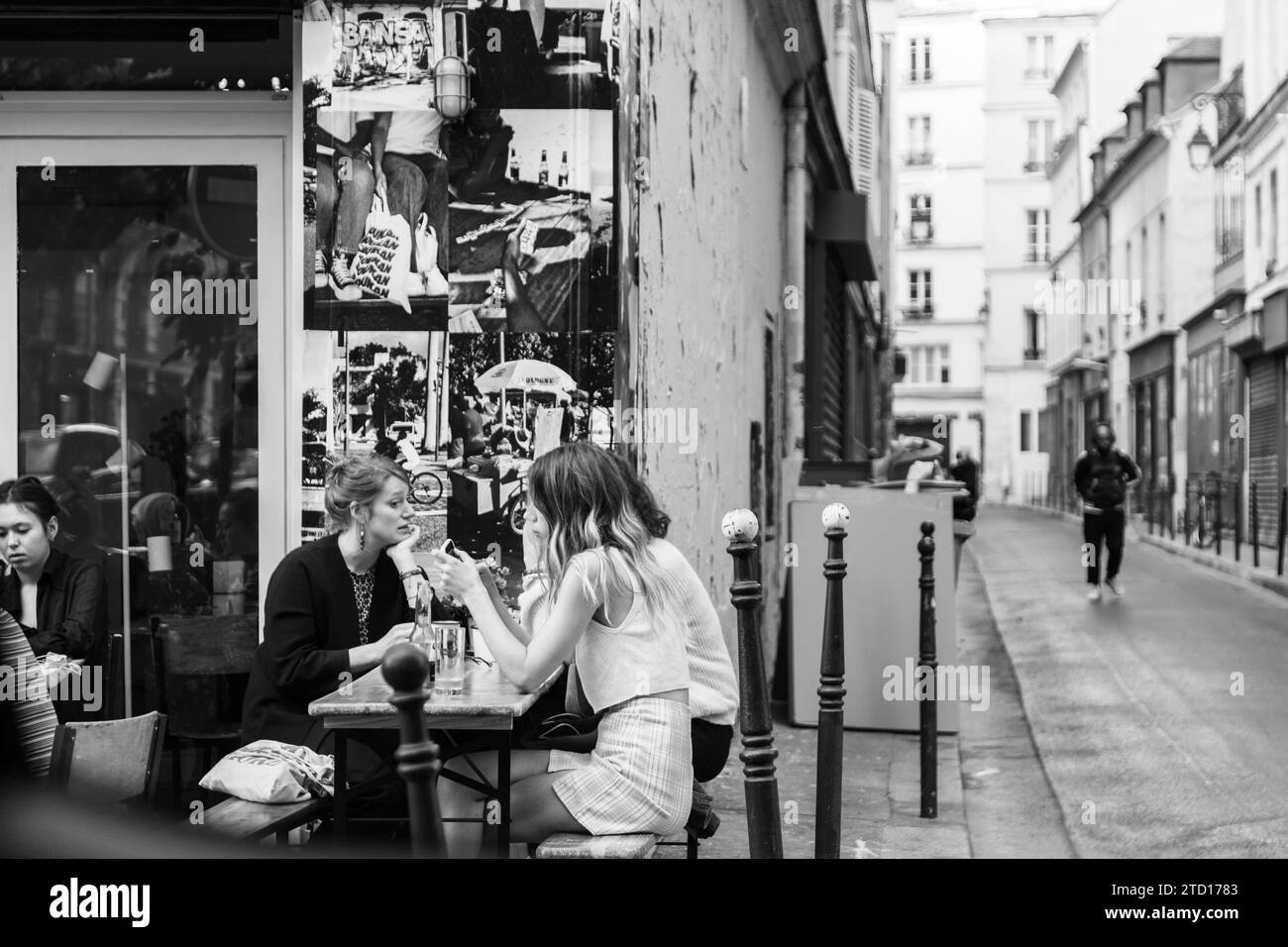 People sitting in an outdoor cafe in Paris, France Stock Photo - Alamy