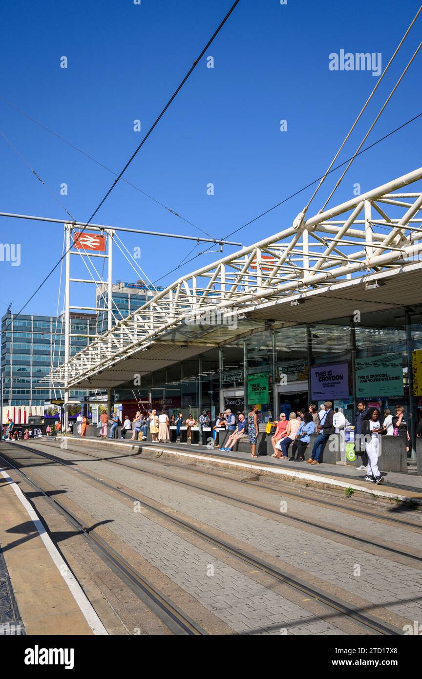 Waiting for east croydon tram hi-res stock photography and images - Alamy