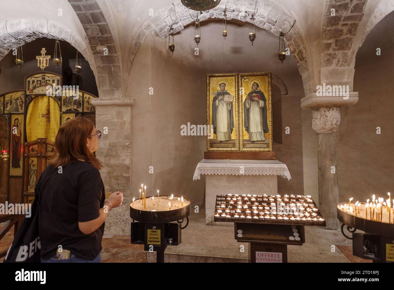 Orthodox faithful in prayer church service at Bari's Pontifical ...