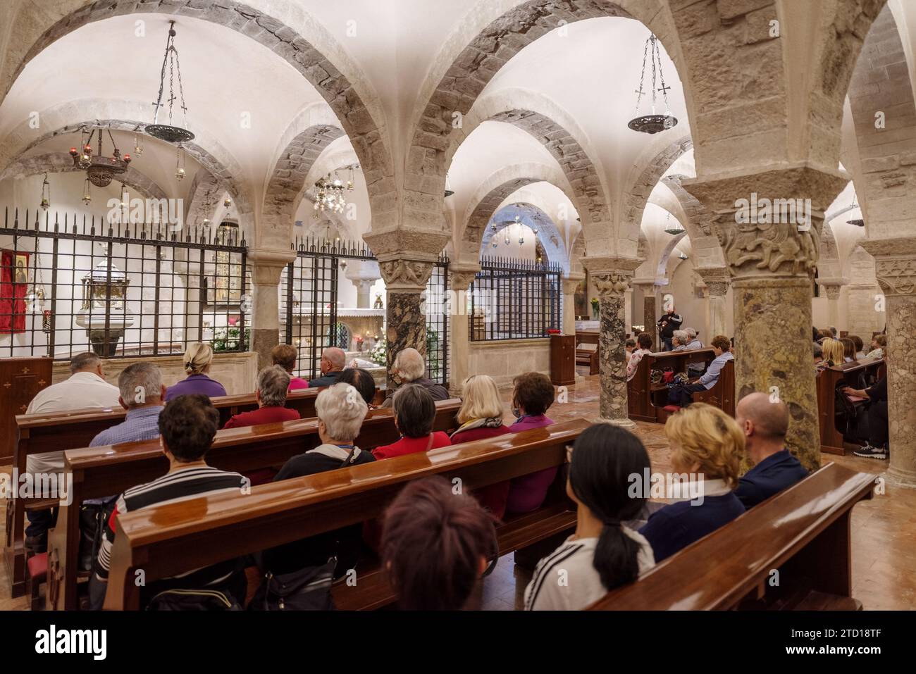 Orthodox faithful in prayer church service at Bari's Pontifical ...